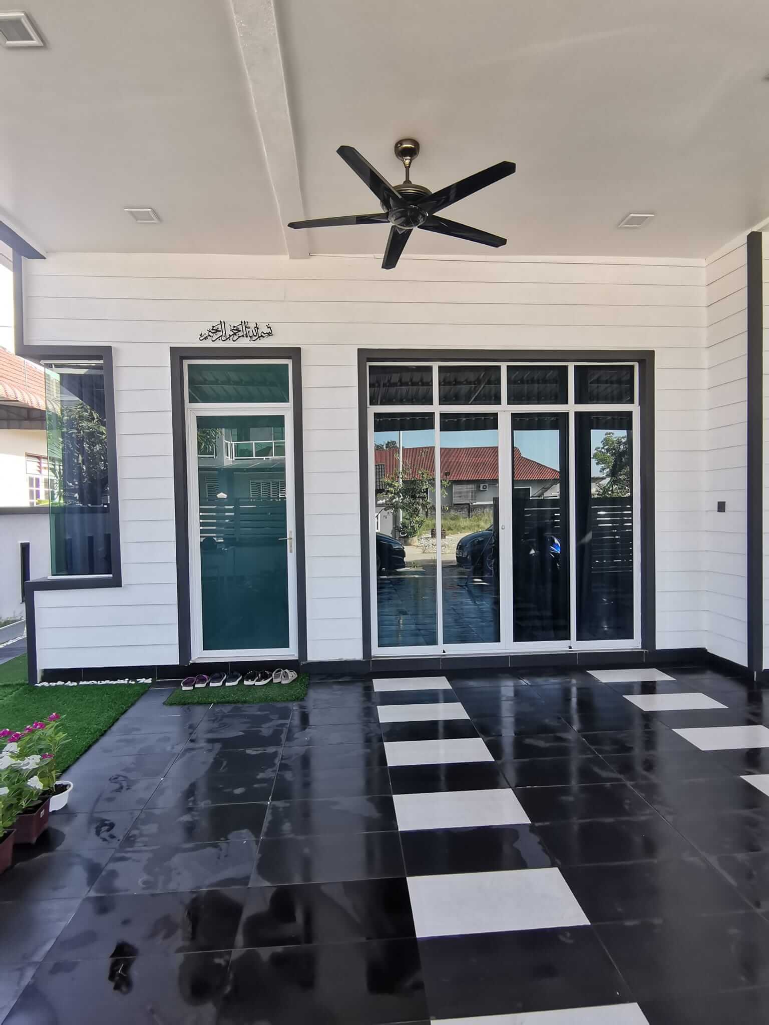 Renovasi Bahagian Halaman Rumah Guna Kayu Shera