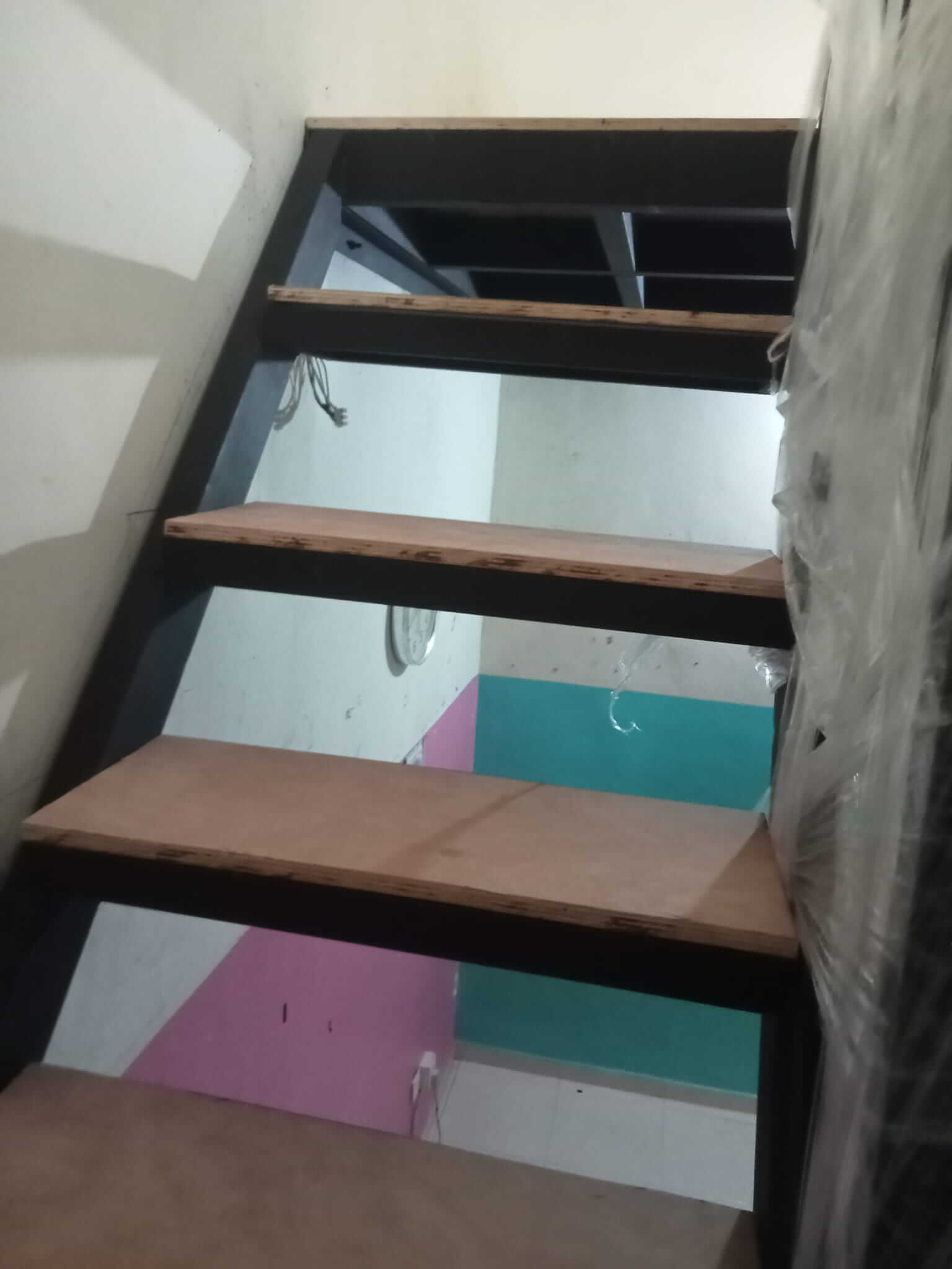 Projek Menjahit Besi Jadikan Loteng Pada Keseluruhan Rumah